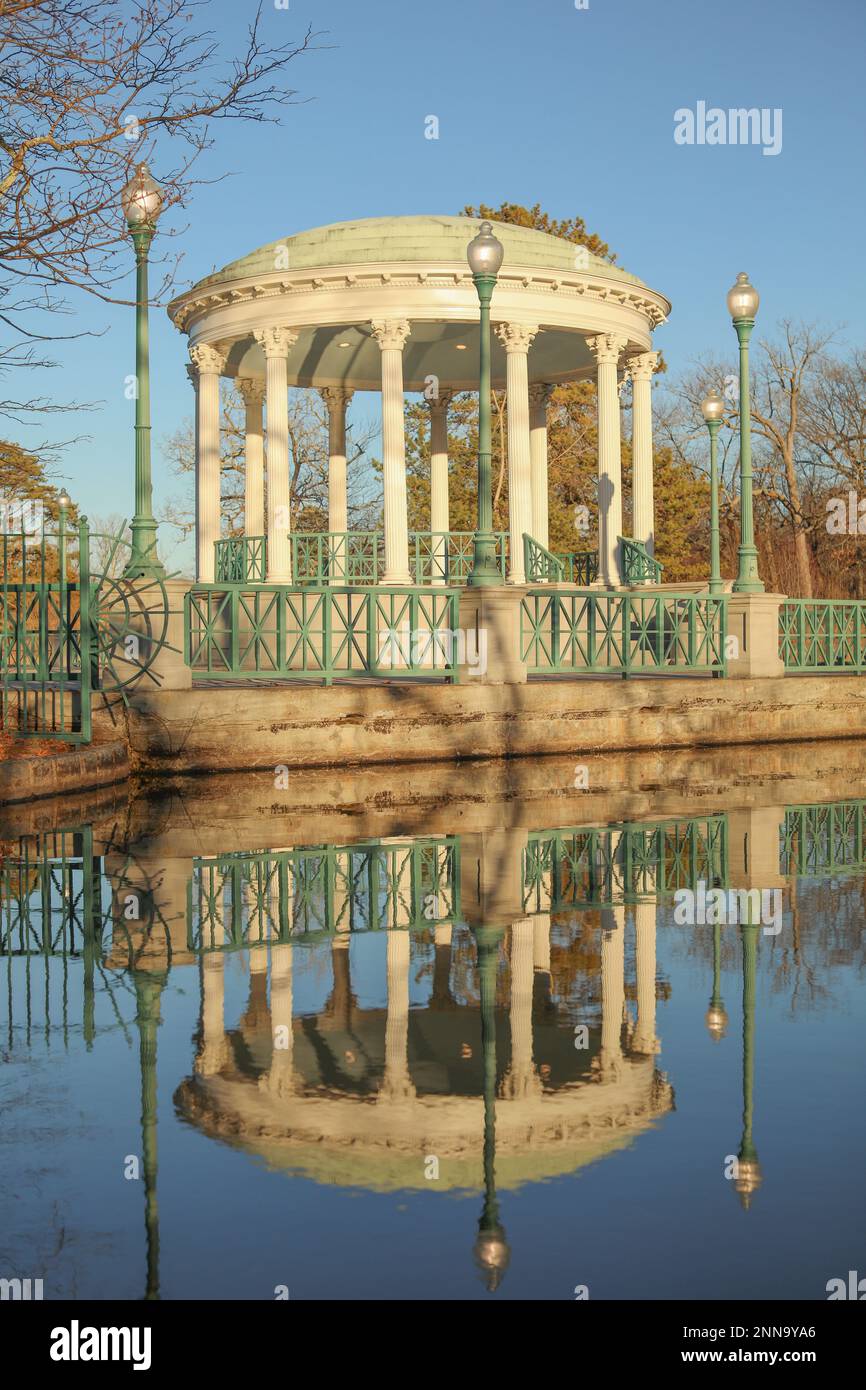 Wooden rotunda hi-res stock photography and images - Alamy