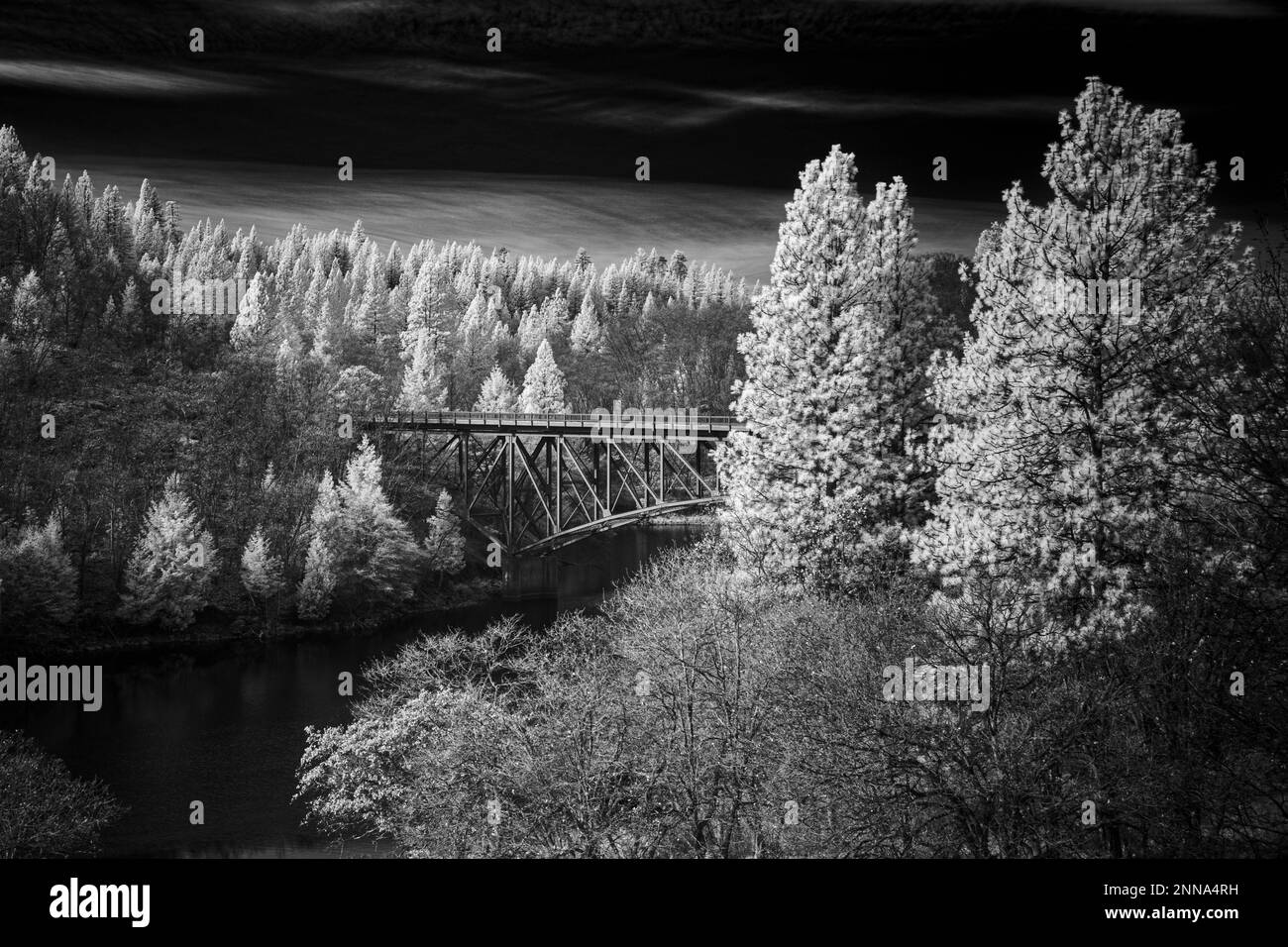 Lake shasta bridge hi-res stock photography and images - Alamy