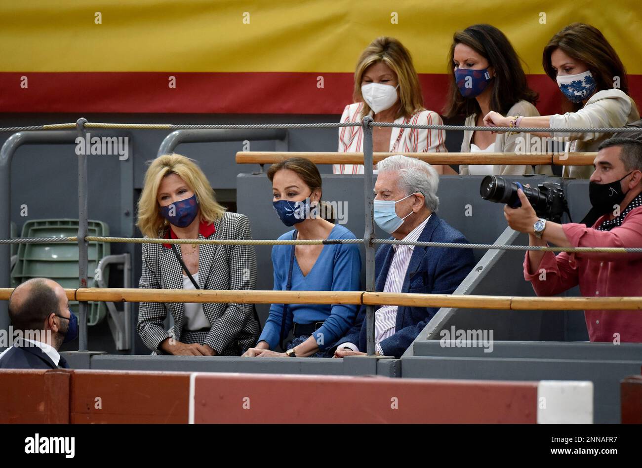 (L-R) Cari Lapique, Elena Cue, Nuria González, Miriam Lapique, Isabel ...