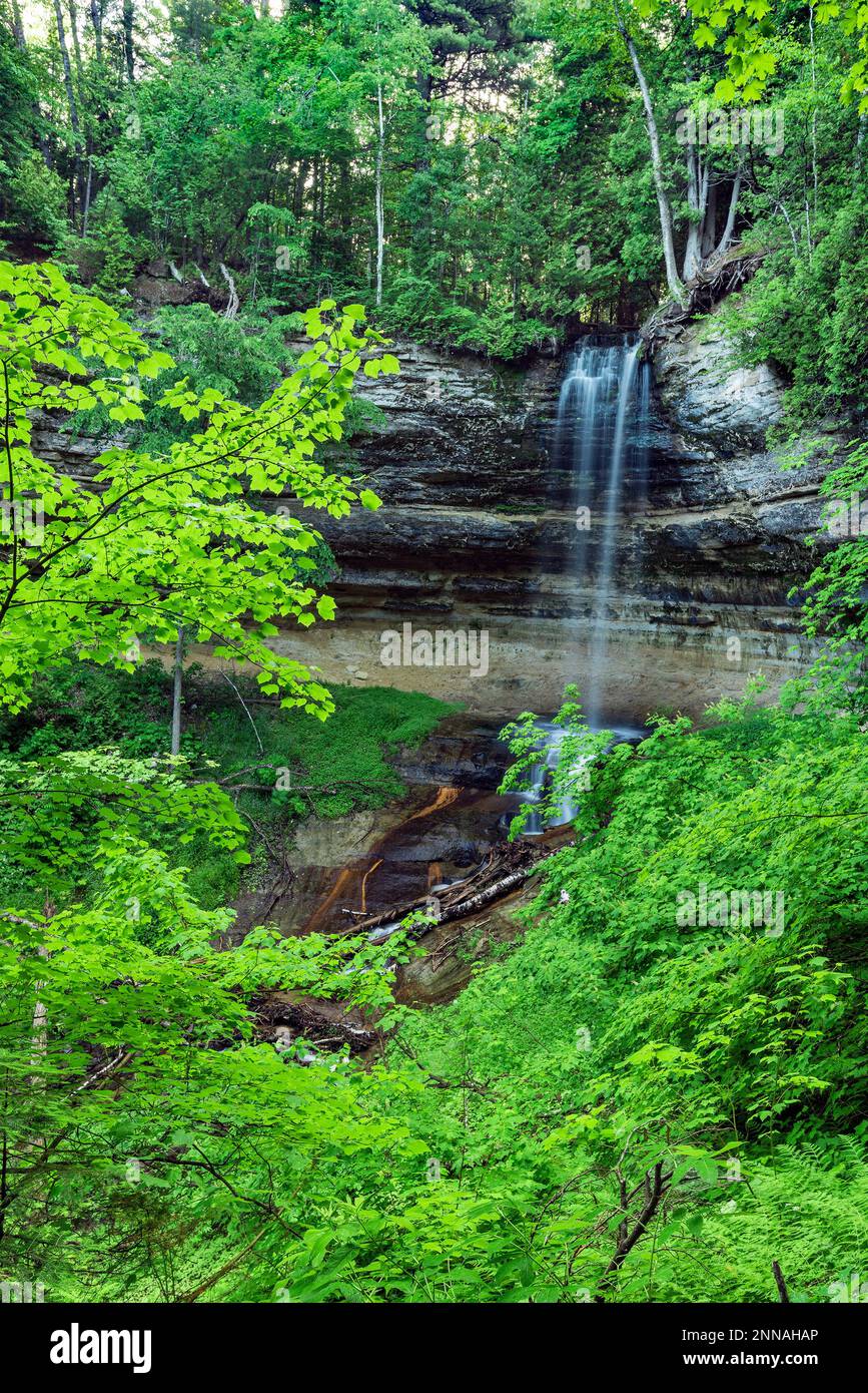Munising and pictured rocks hi-res stock photography and images - Alamy