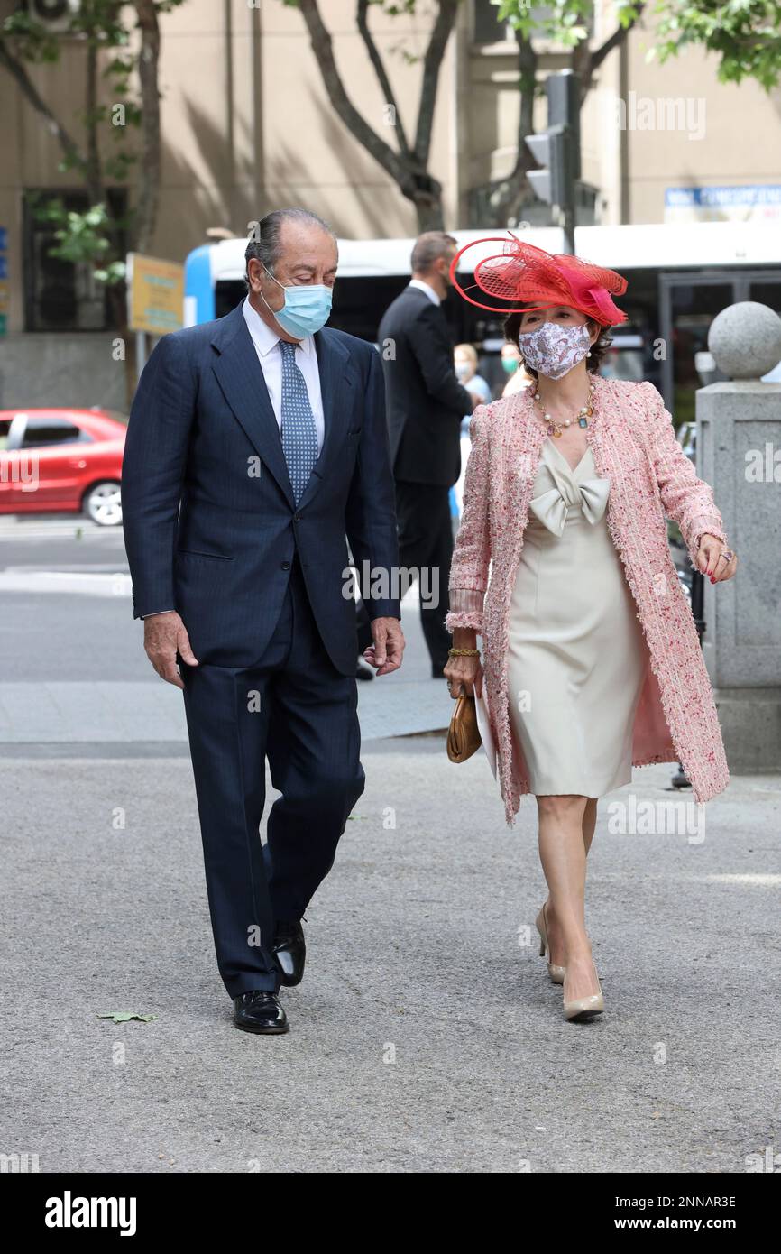 Arrival of guests at Liria Palace for the wedding of Carlos Fitz-James ...