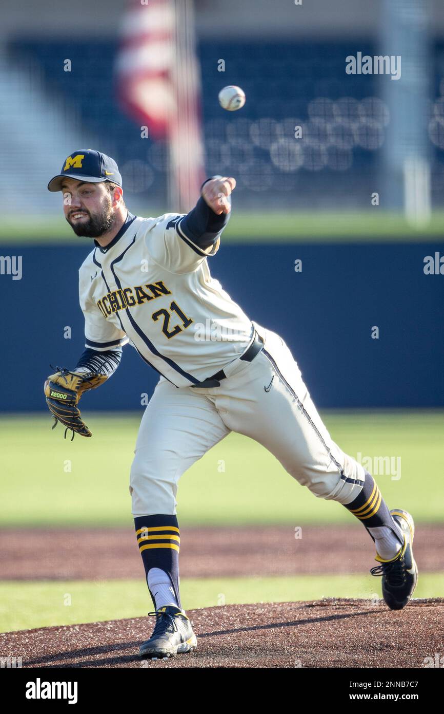 Michigan Wolverines pitcher Ben Dragani (21) delivers a pitch to the ...