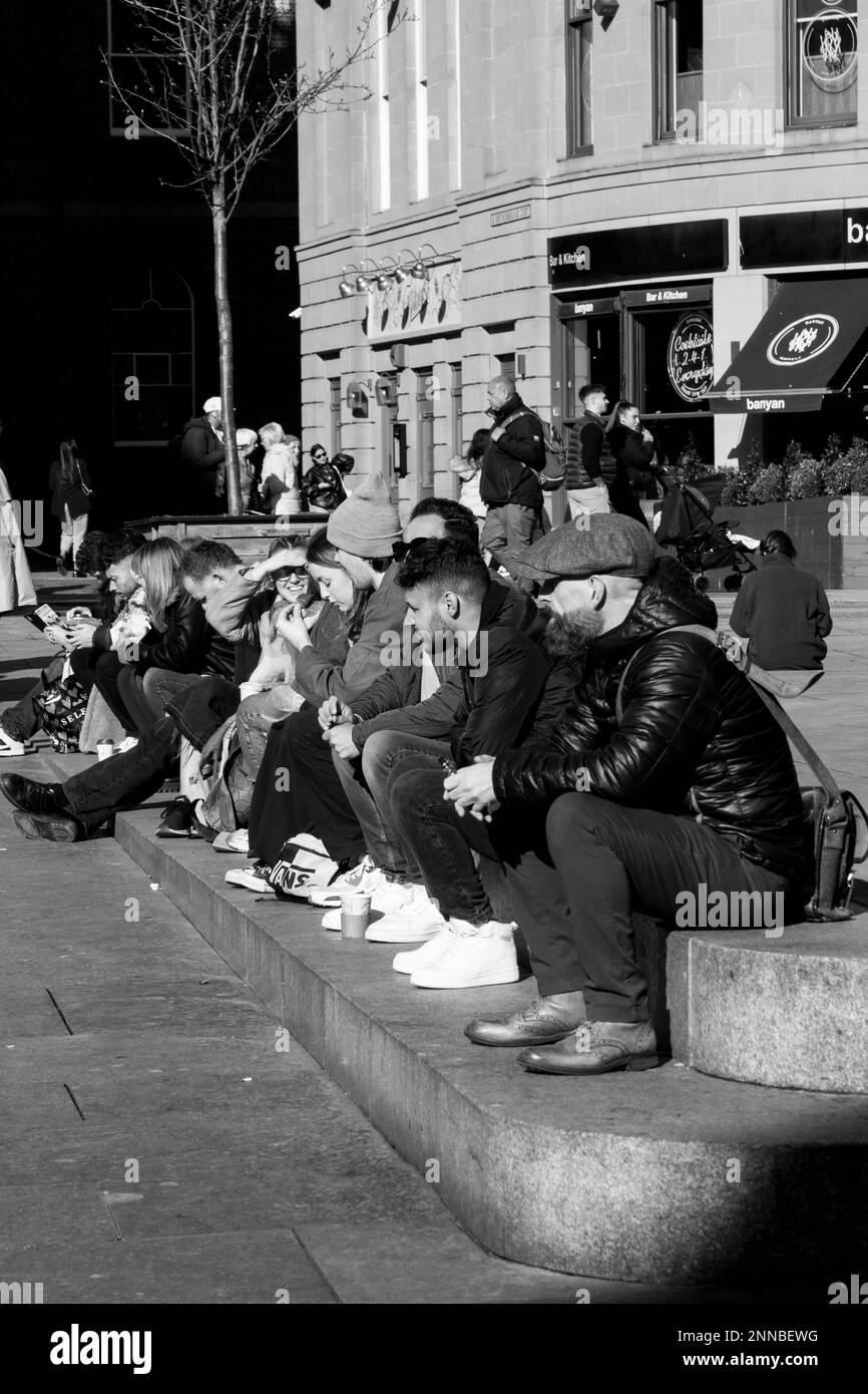 City Life, people sitting at Grey Monument in Newcastle upon Tyne Stock ...
