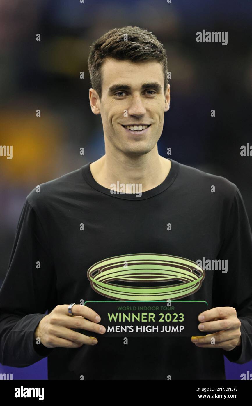 Birmingham, UK. 25th Feb 2023. Hamish Kerr (NZL) receives his trophy ...