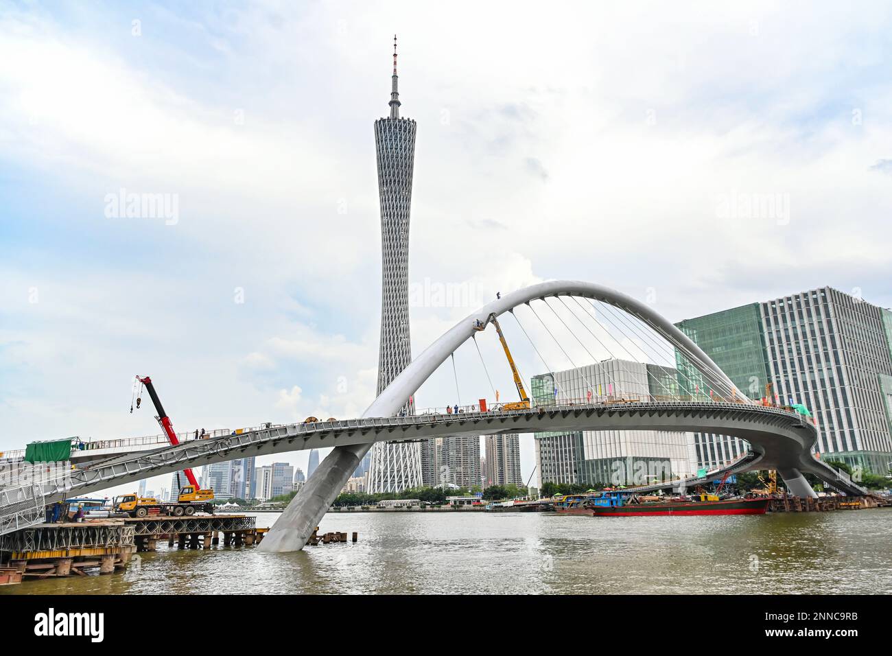 The workers are constructing the world's biggest curved beam arch ...