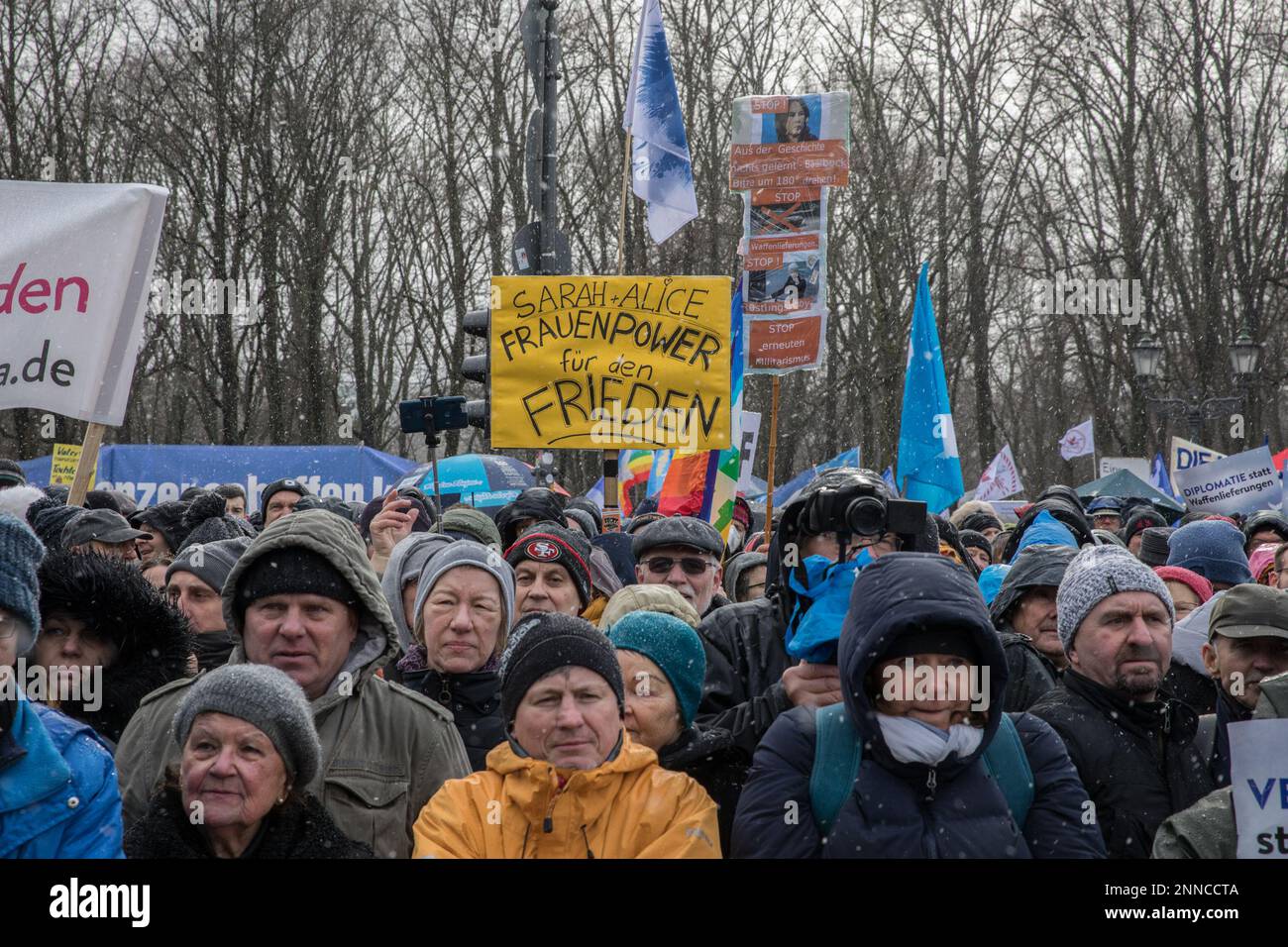 Aufstand fuer den frieden hi-res stock photography and images - Alamy