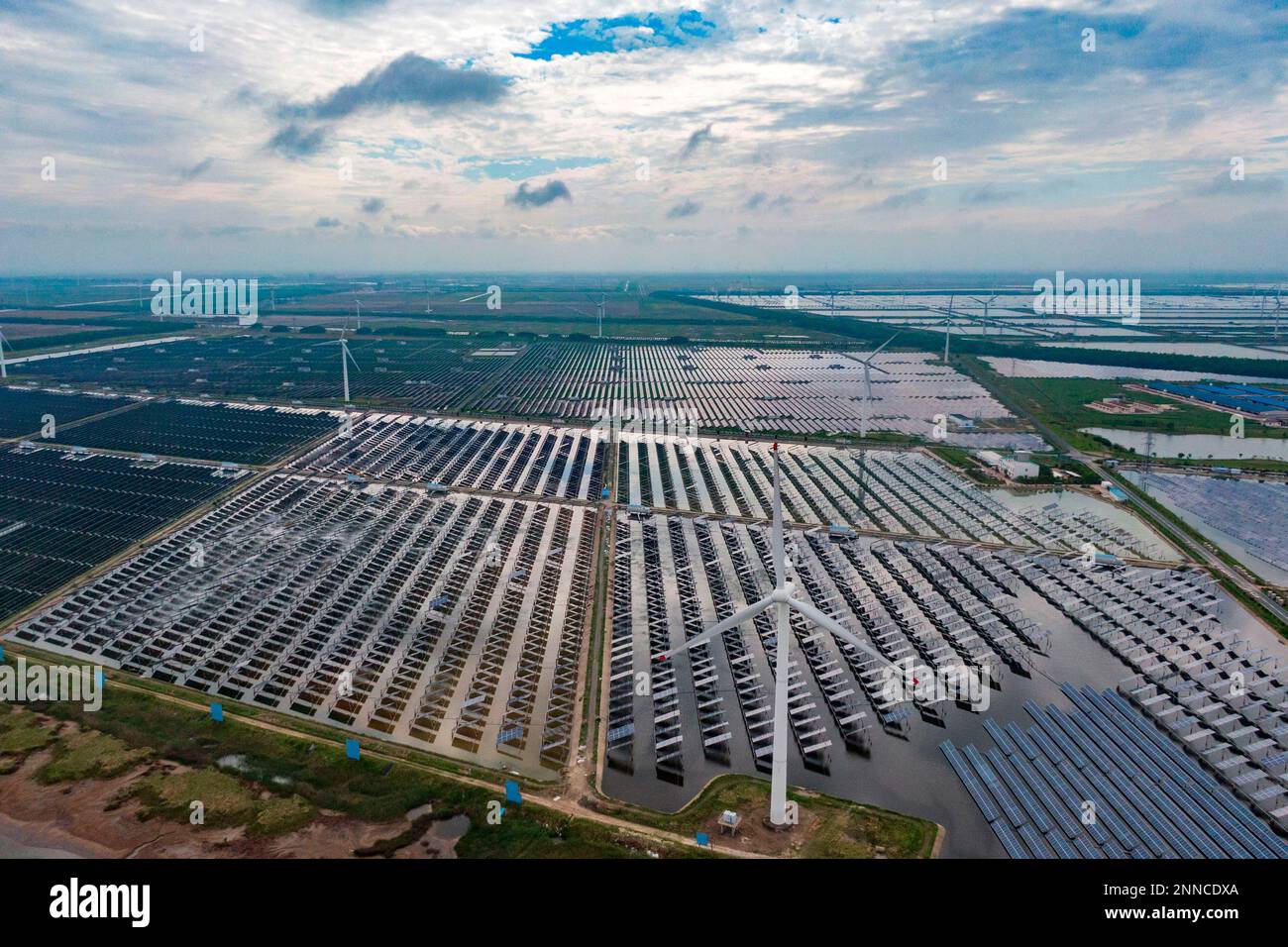 The wind and photovoltaic power generation system works with the ...