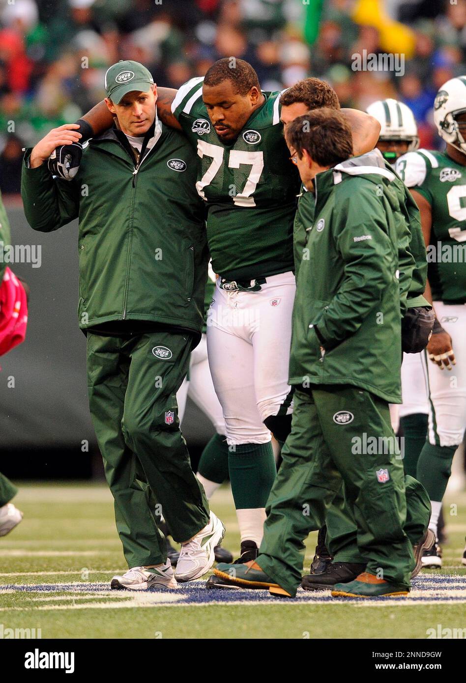 18 October 2009: New York Jets defensive tackle Kris Jenkins (77) gets ...