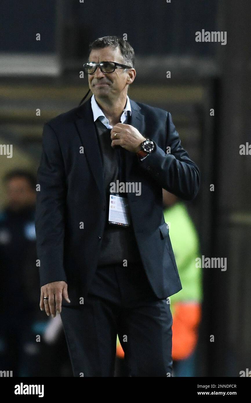 Coach Juan Antonio Pizzi of Argentina's Racing Club reacts during a ...