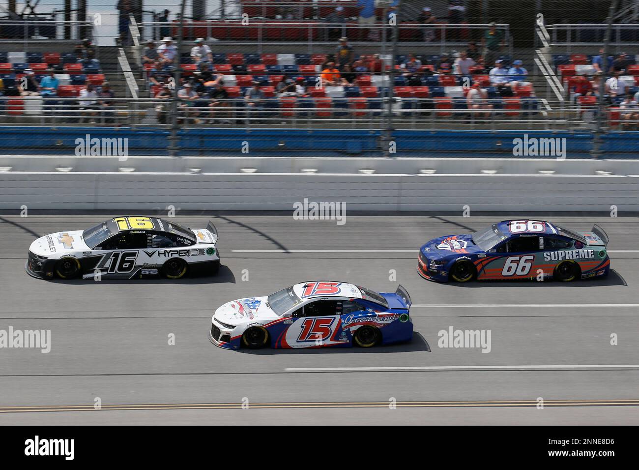 #16: Kaz Grala, Kaulig Racing, Chevrolet Camaro Hyperice, #15: J.J ...