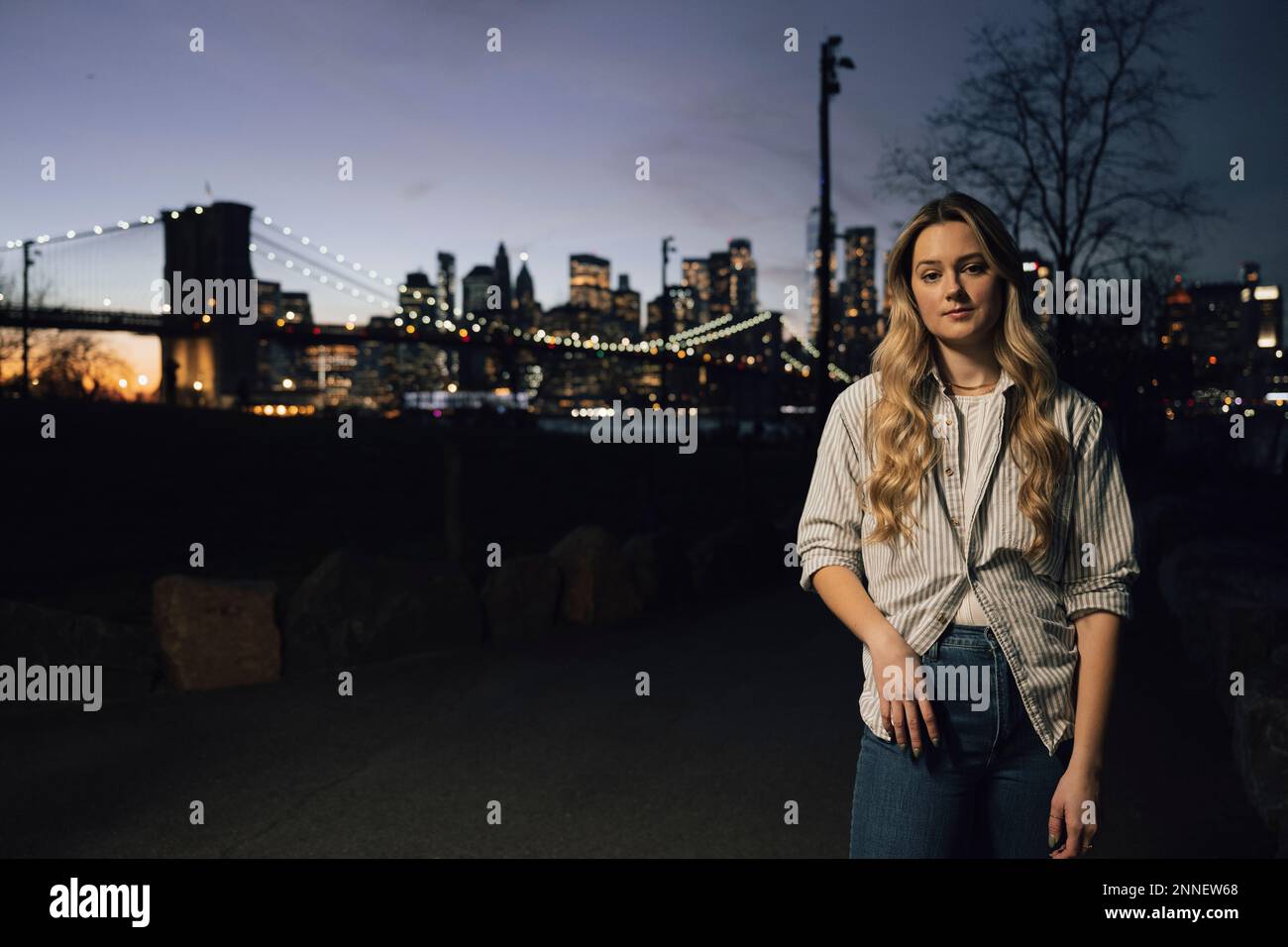 Young woman standing bridge hi-res stock photography and images - Alamy