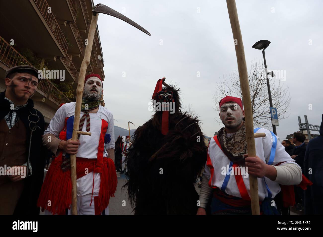 Masques zoomorphes hi-res stock photography and images - Alamy