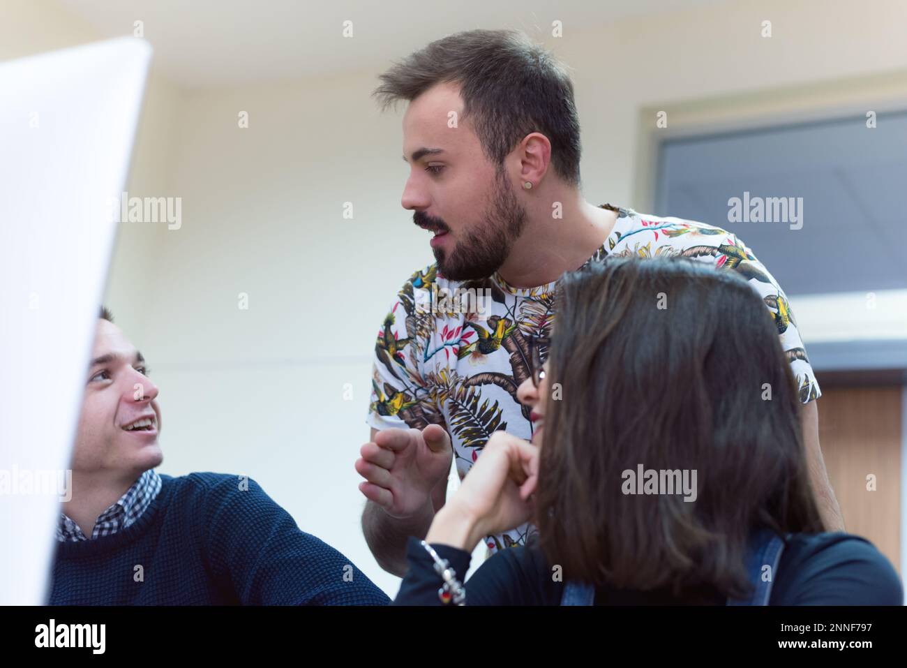 Young women students in computer lab hi-res stock photography and ...