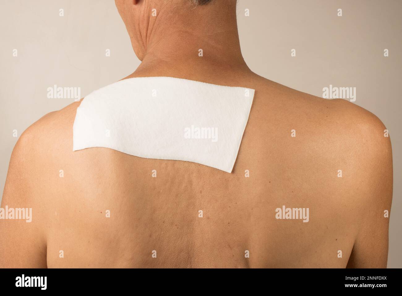 Man wearing a medicated patch for pain Stock Photo - Alamy