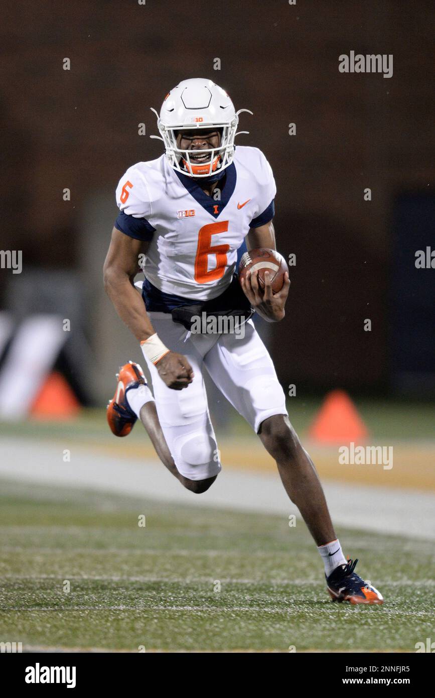 CHAMPAIGN, IL - APRIL 19: Illinois Fighting Illini quarterback Deuce ...
