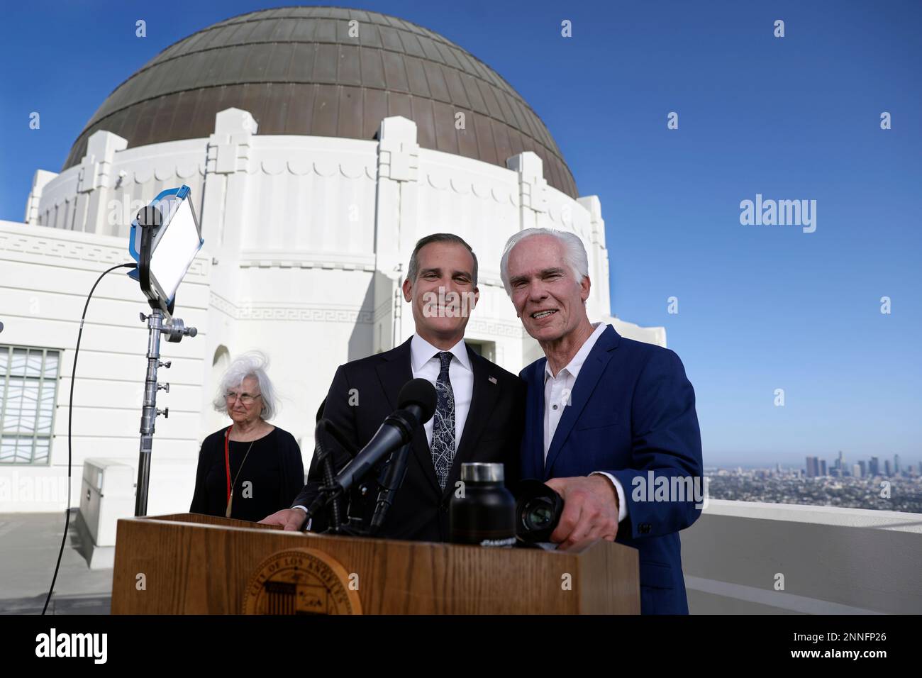 Los Angeles Mayor Eric Garcetti, center, shown with his father, Gil ...