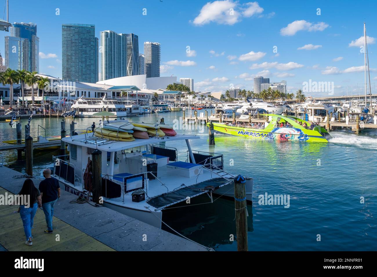 City skyline with bayside mall hi-res stock photography and images - Alamy
