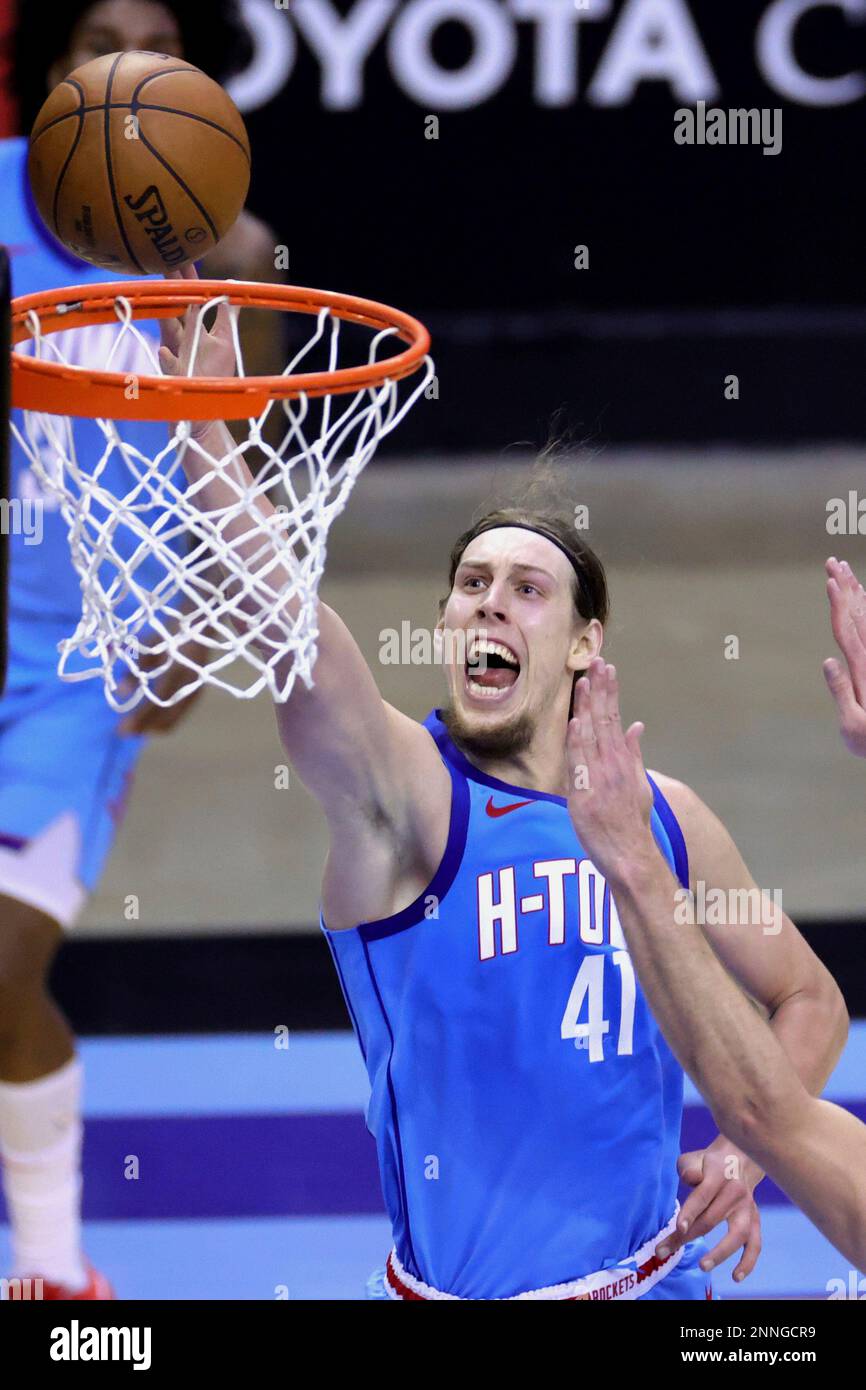 Houston Rockets' Kelly Olynyk drives to the basket during the fourth ...