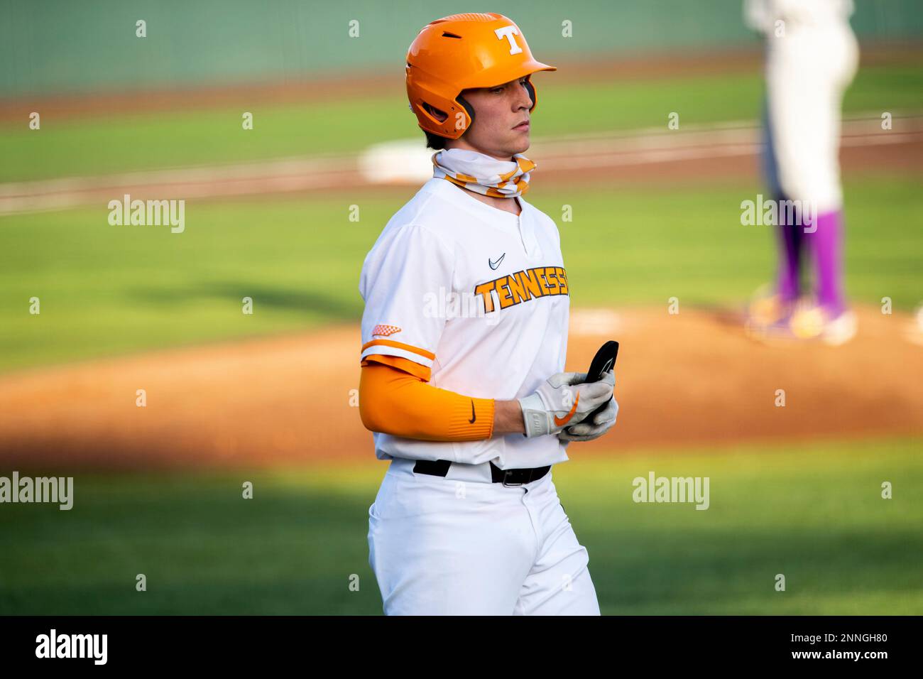 Tennessee Volunteers third baseman Jake Rucker (7) jogs to first base ...