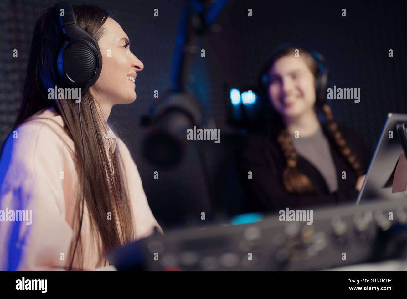 Broadcast radio program hi-res stock photography and images - Alamy