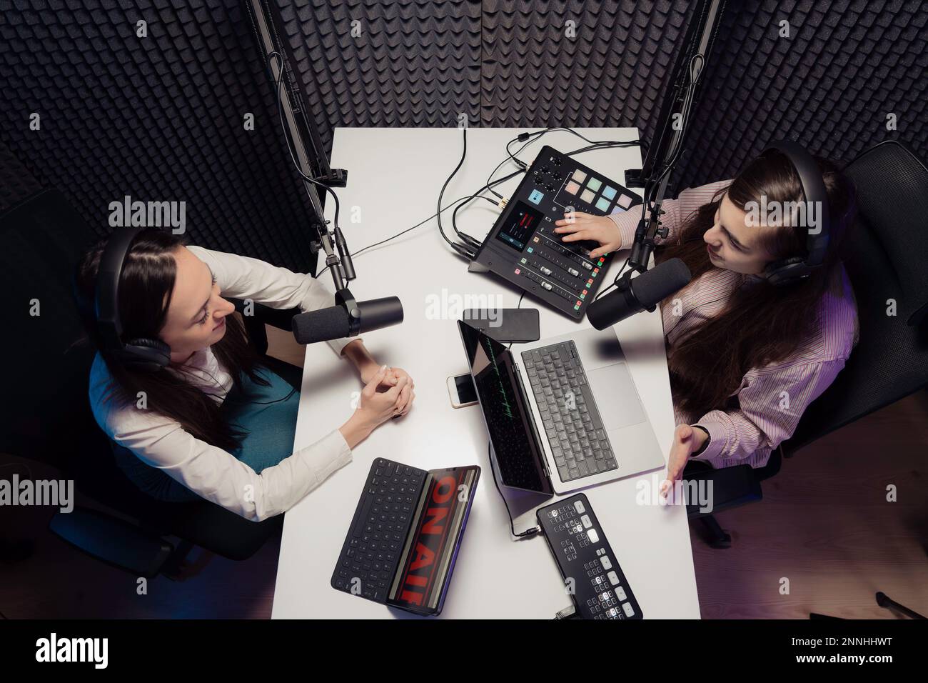 Women tablet podcast mic hi-res stock photography and images - Alamy