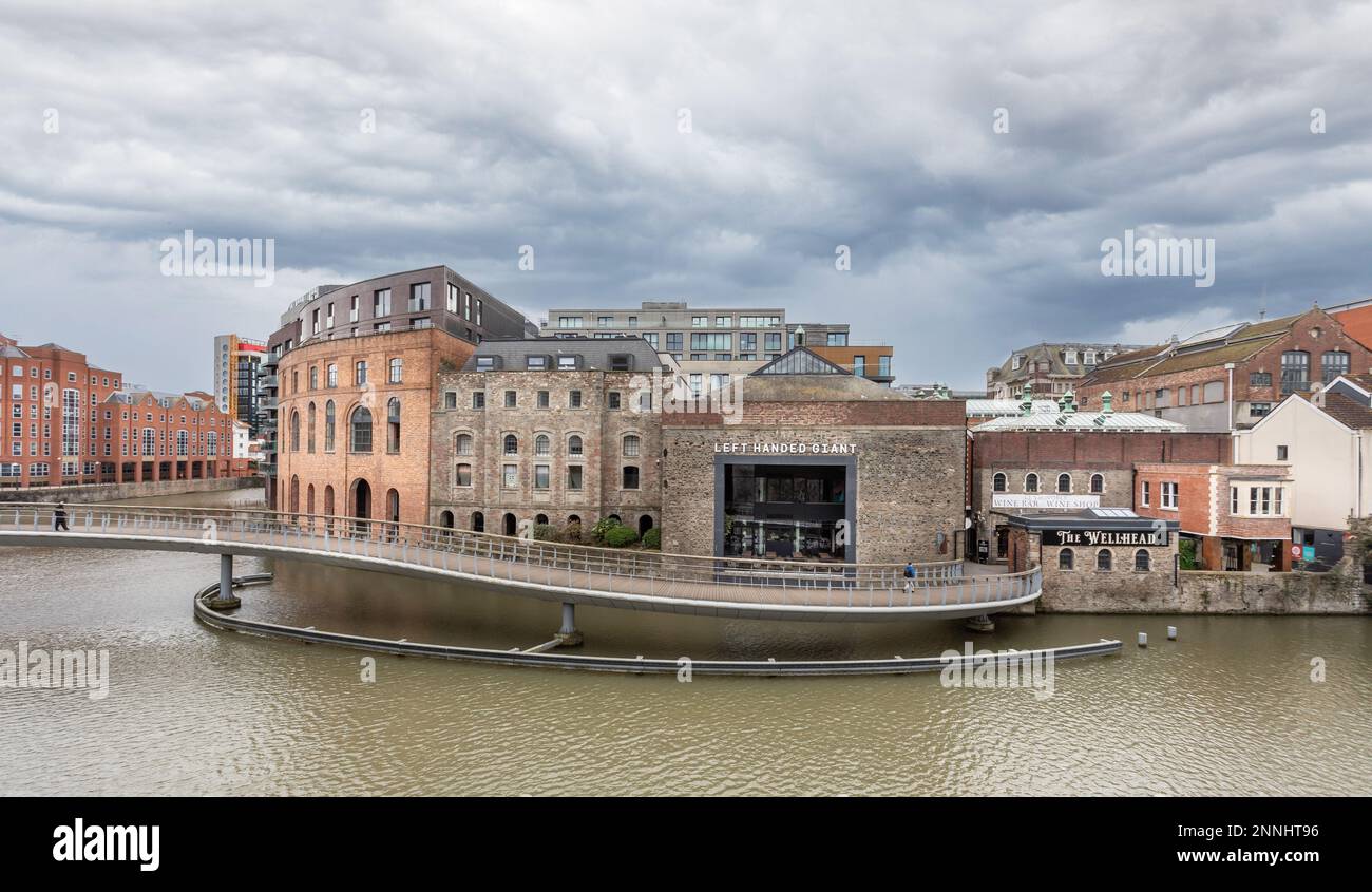 The Castle Bridge pedestrian crossing across the River Avon and pubs in ...