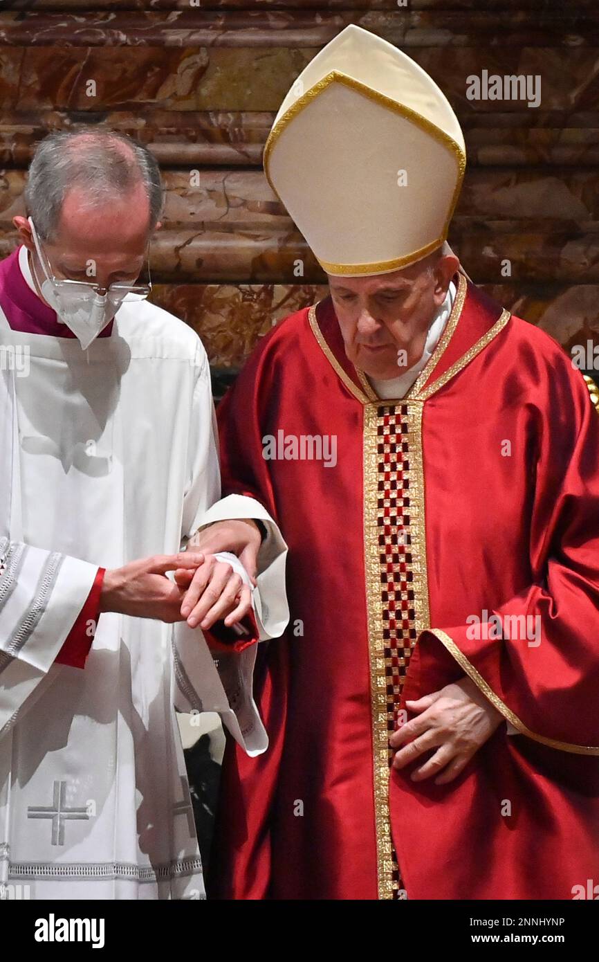 Master of Pontifical Liturgical Ceremonies, Italian priest Guido Marini ...