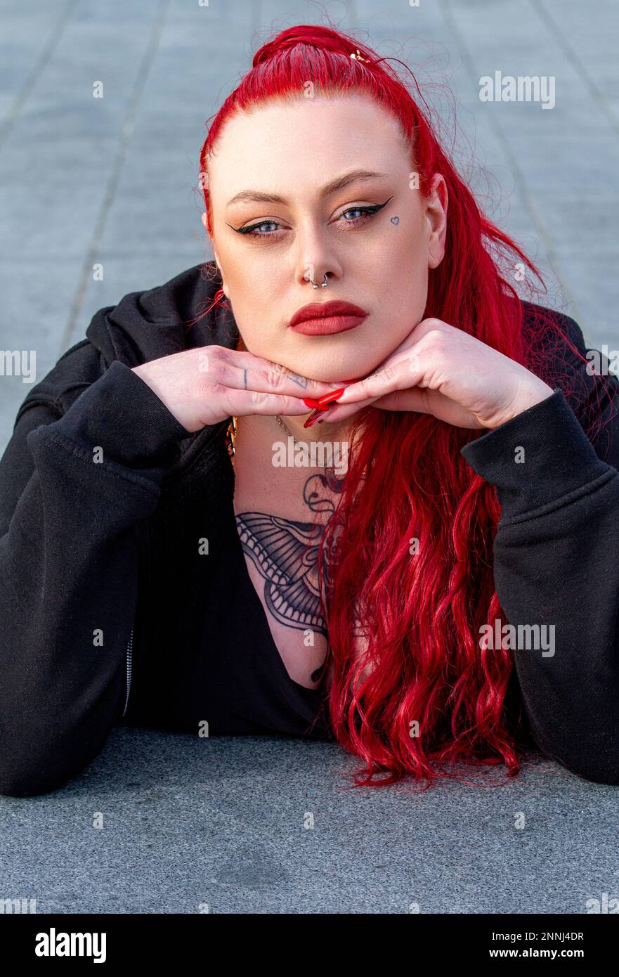 Curvy Girl Poses For Pictures at Kaitlyn Maund blog