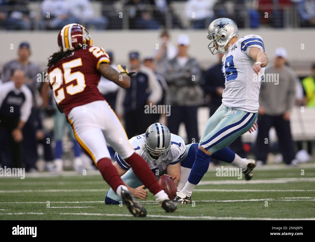 19 December 2010: Dallas Cowboys punter Mat McBriar (1) holds the ...