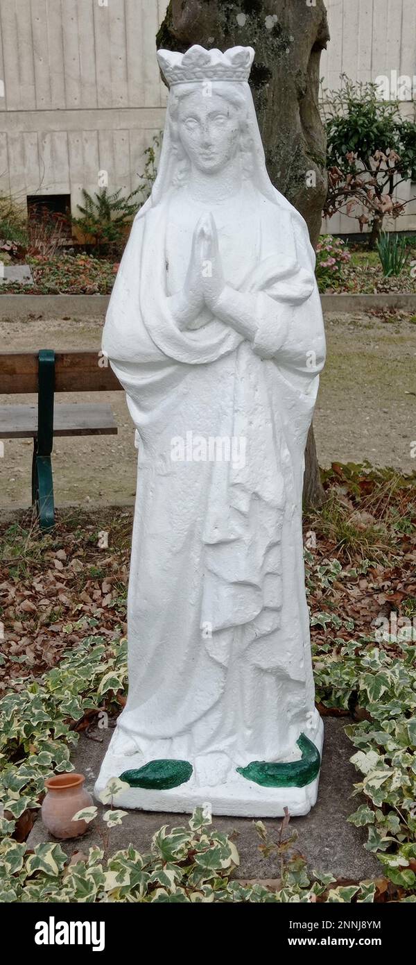 Statue vierge hi-res stock photography and images - Alamy