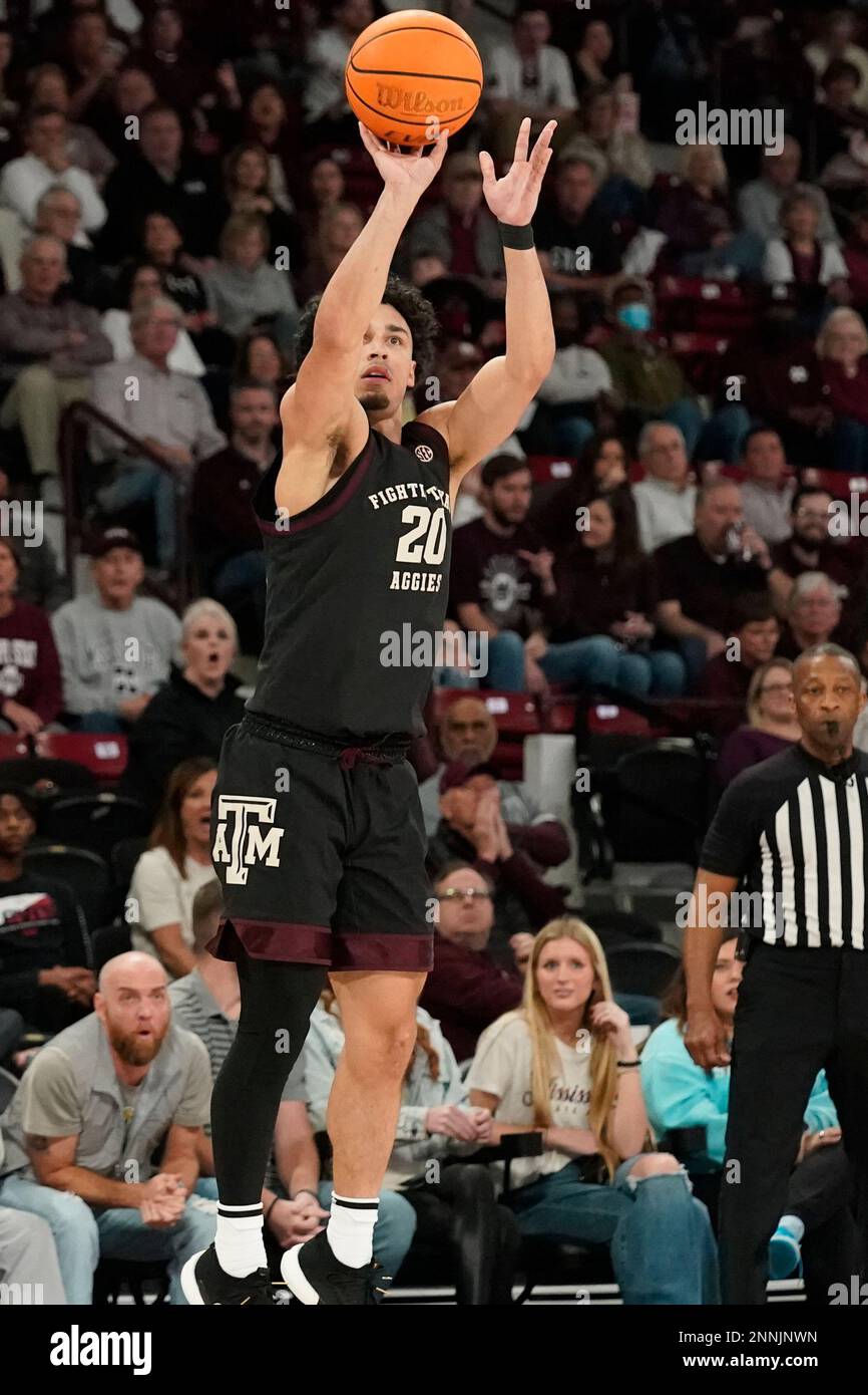 Texas A&M guard Andre Gordon (20) is unguarded as he attempts a three ...