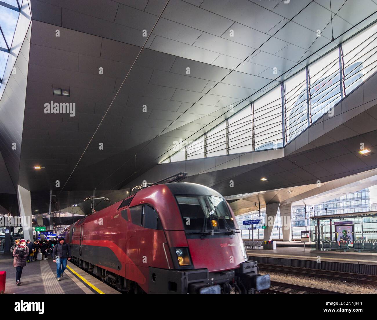 Wien, Vienna: main railway station Wien Hauptbahnhof, Railjet train of ...