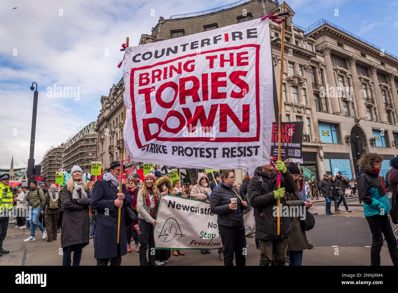 Bring the tories down banner hi-res stock photography and images - Alamy
