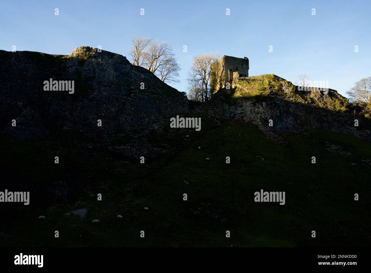 Peveril Castle in view as the sun starts to set.over Cave Dale ...
