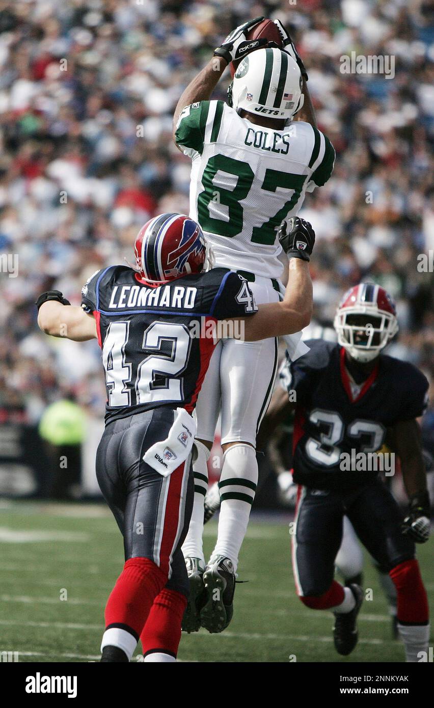 New York Jets wide receiver Laveranues Coles (87) makes a catch while ...