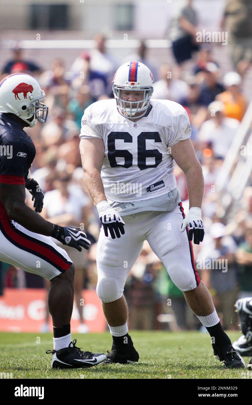 03 August 2009: Buffalo Bills offensive lineman Seth McKinney run ...