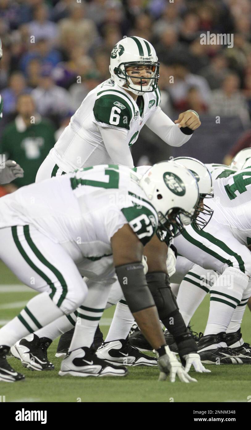 03 December 2009: New York Jets quarterback Mark Sanchez (6) commands ...