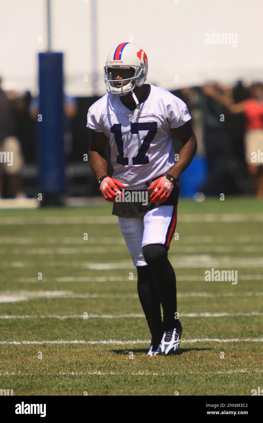 05 August 2009: Buffalo Bills wide reciever Justin Jenkins run through ...