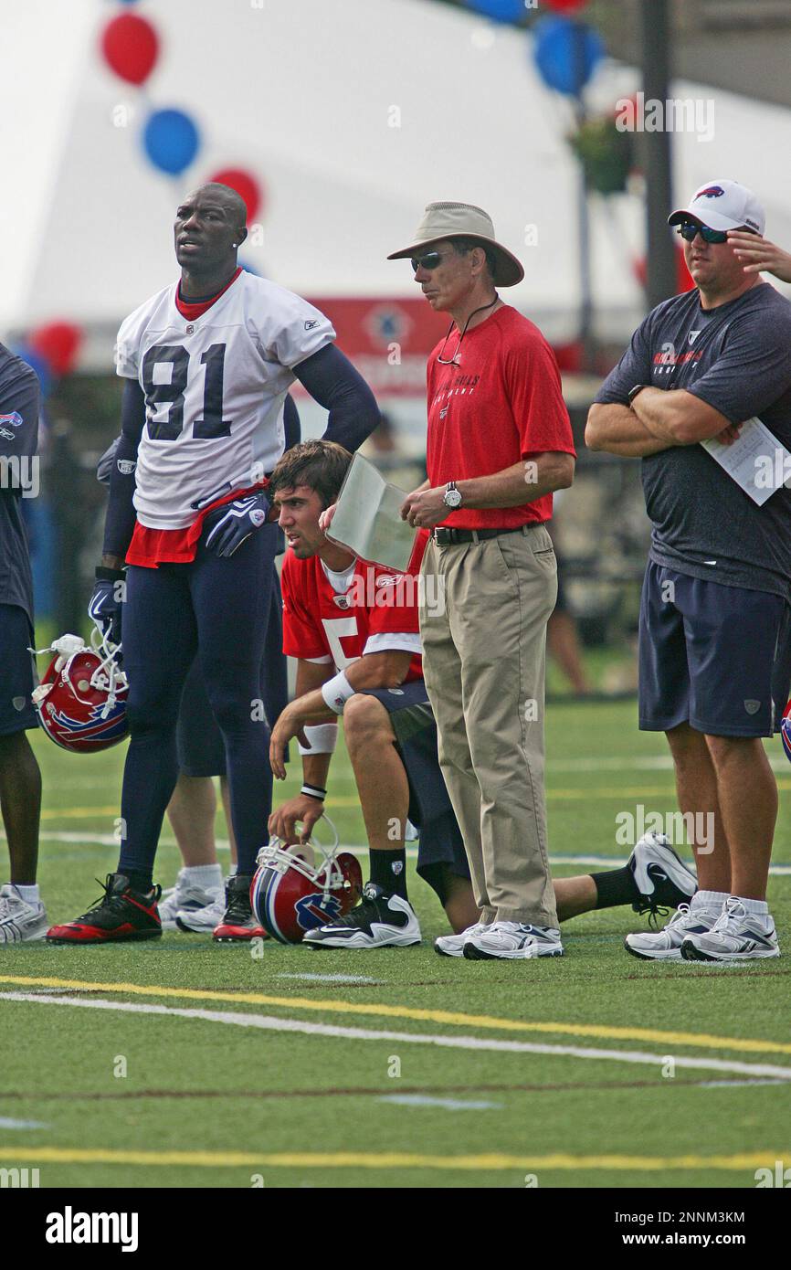 26 July 2009: Terrell Owens (81), Trent Edwards (5) and head coach Dick ...
