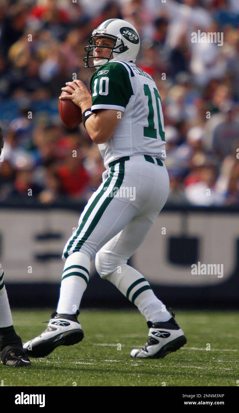 New York Jets quarterback Chad Pennington in action during a game ...