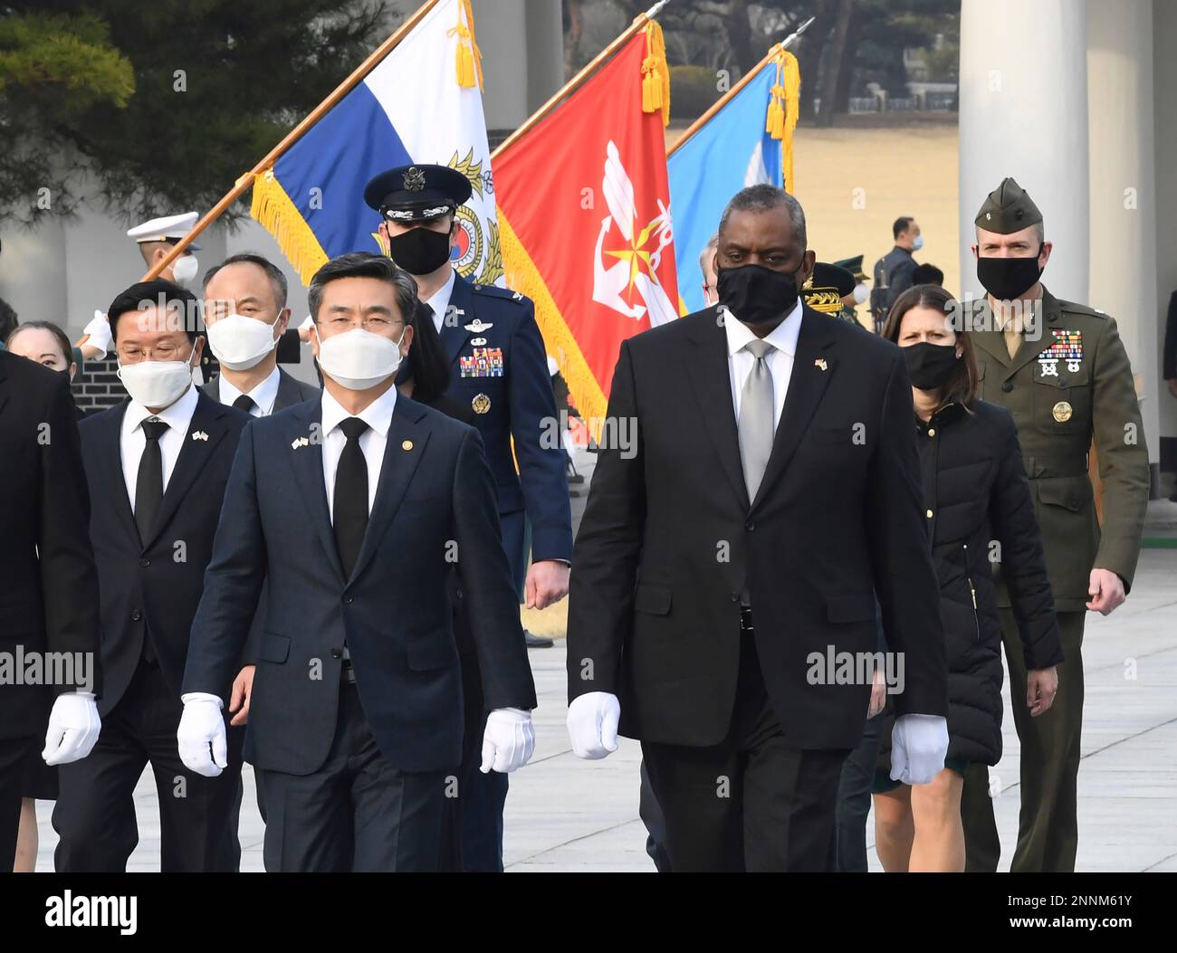 South Korean Defense Minister Suh Wook, center left, and U.S. Defense ...