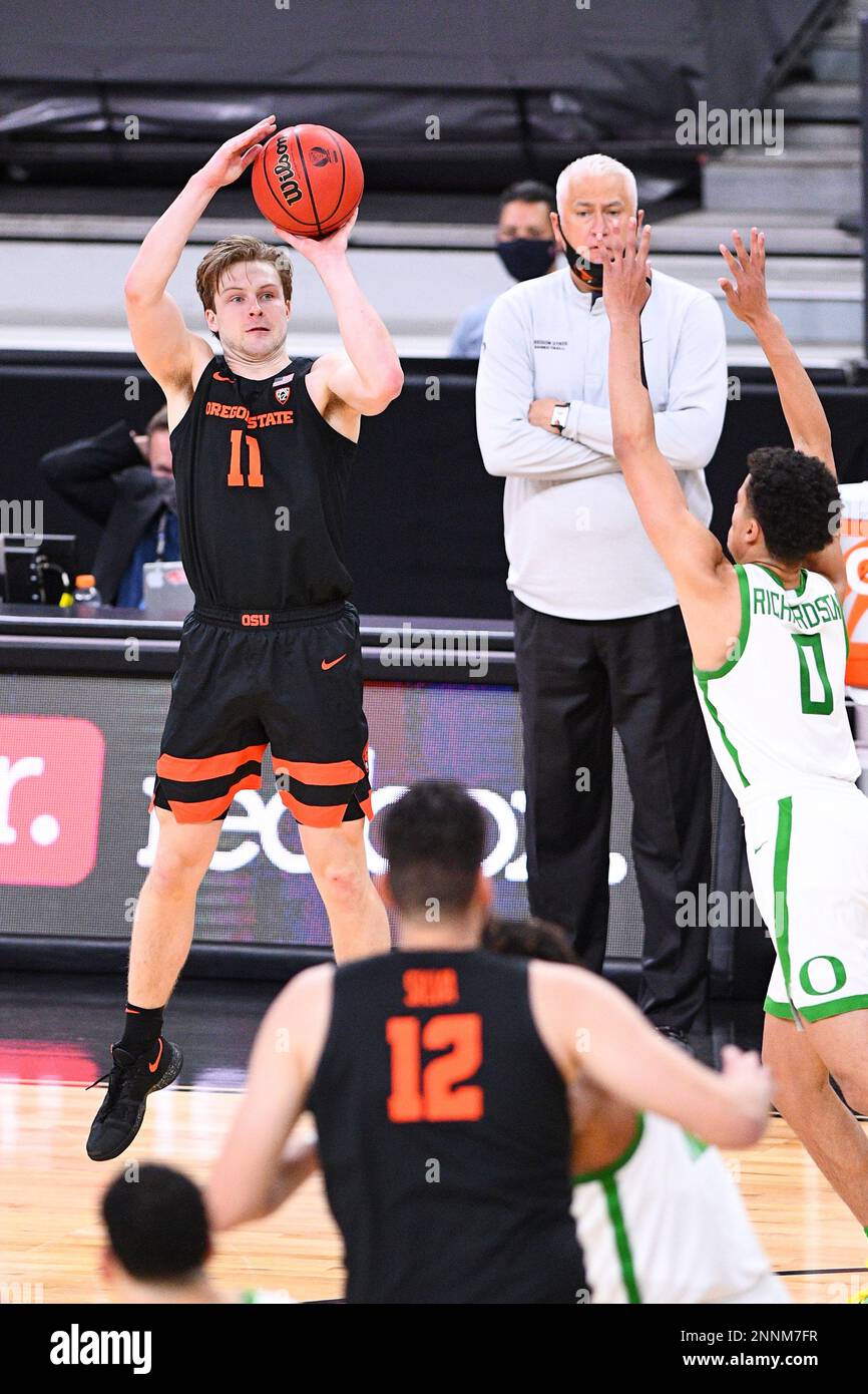 LAS VEGAS, NV - MARCH 12: Oregon State guard Zach Reichle (11) shoots a ...