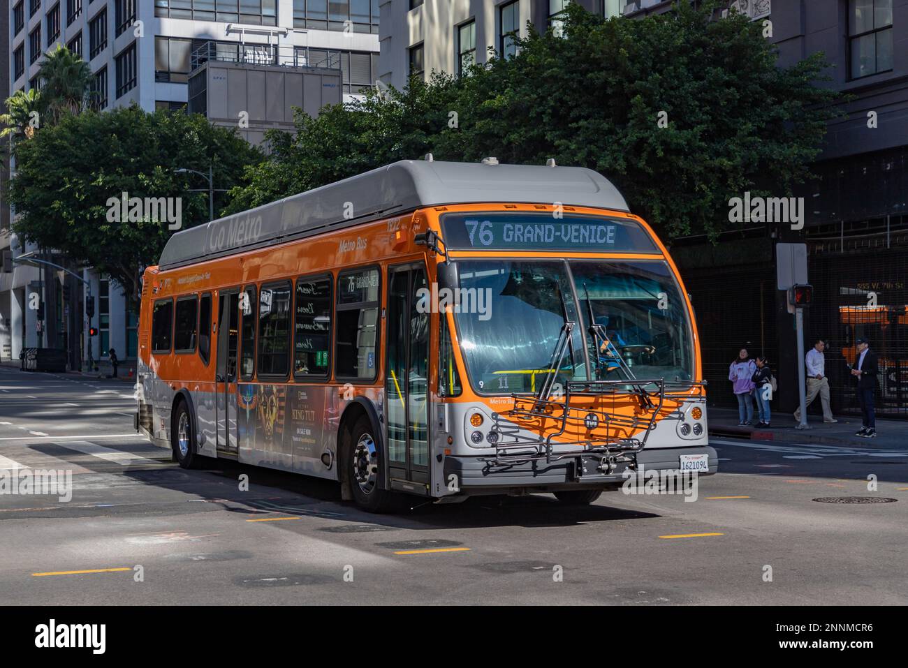A picture of a Metro bus in Downtown Los Angeles Stock Photo - Alamy