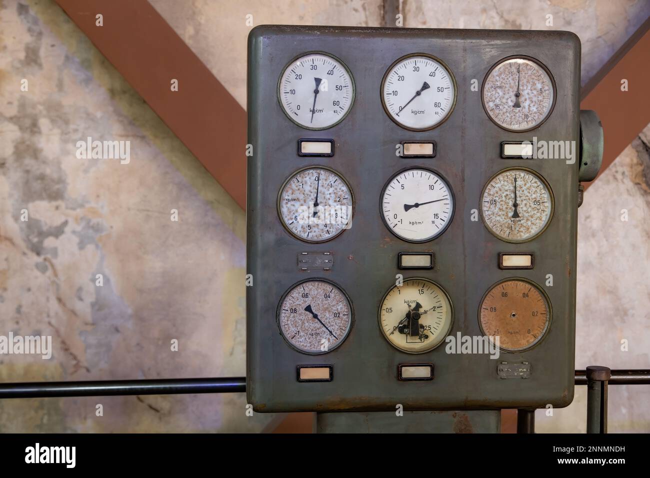 Old fashioned power switch hi-res stock photography and images - Alamy