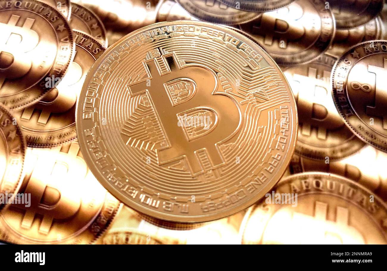 Photo by: STRF/STAR MAX/IPx 2021 3/13/21 Bitcoin rises above $60K to a ...