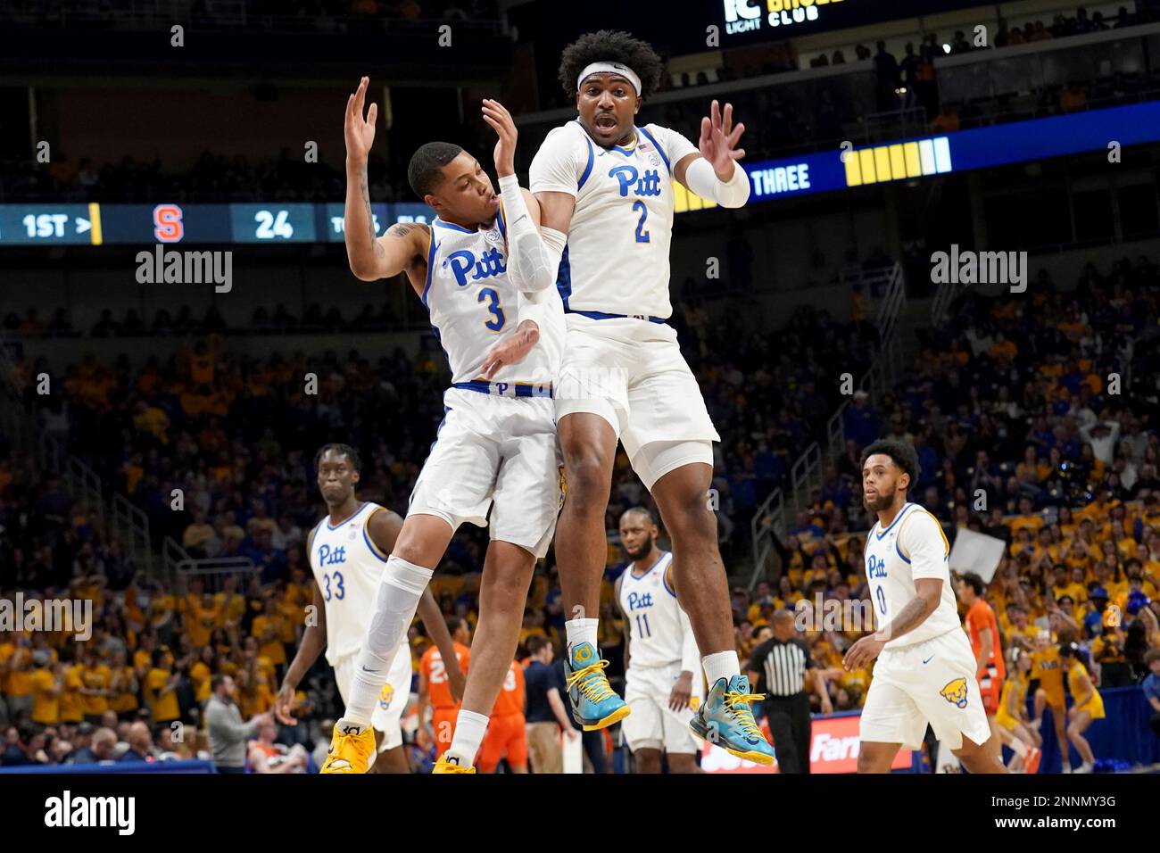 Pittsburgh guard Greg Elliott (3) and forward Blake Hinson (2 ...