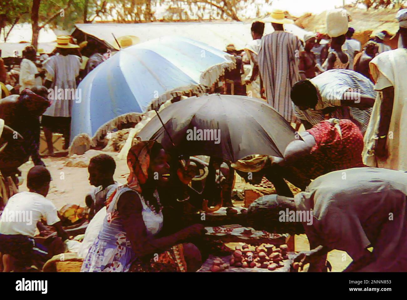 1950s outdoor market hi-res stock photography and images - Alamy