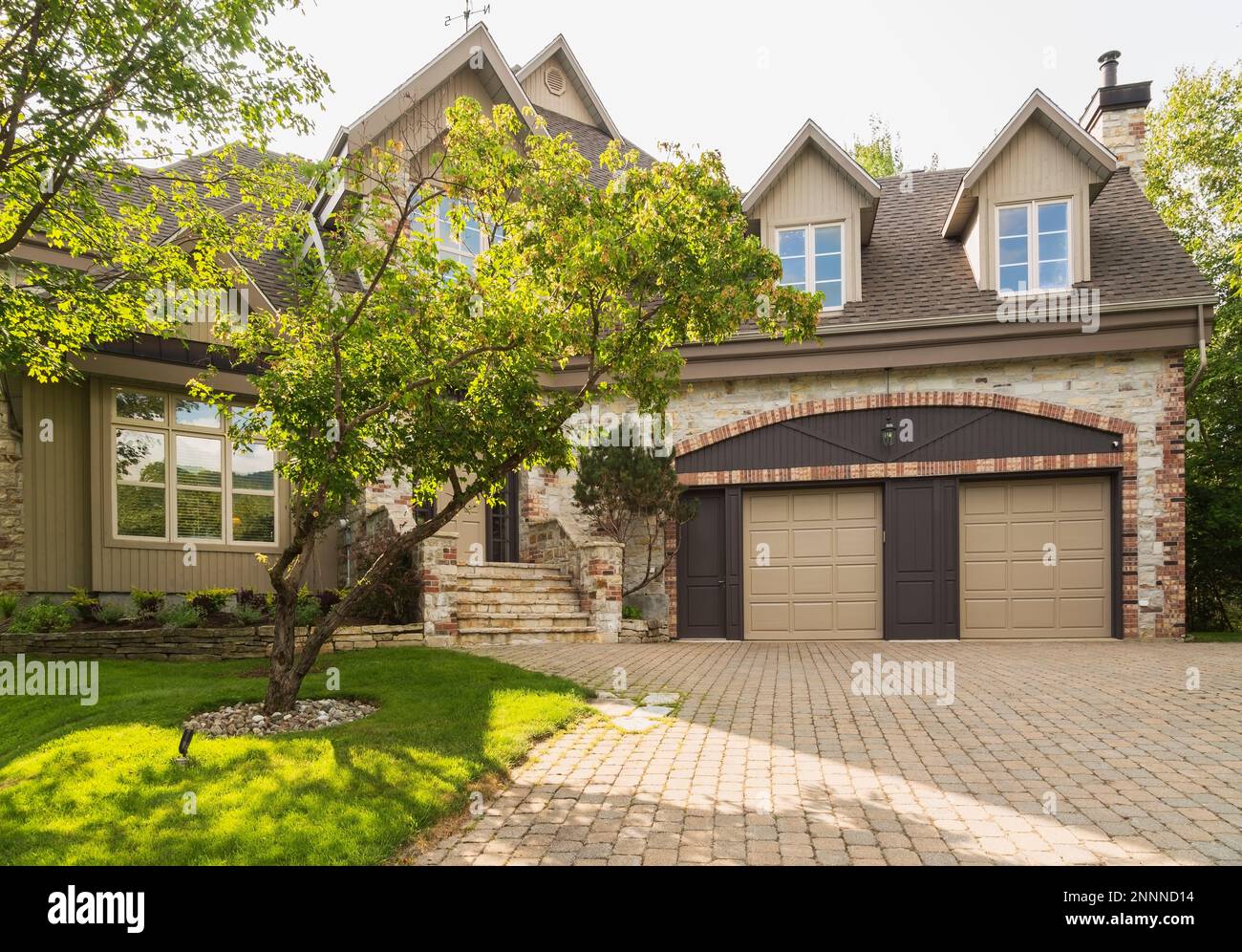 Contemporary beige nuanced cut stone and brick with khaki and brown ...