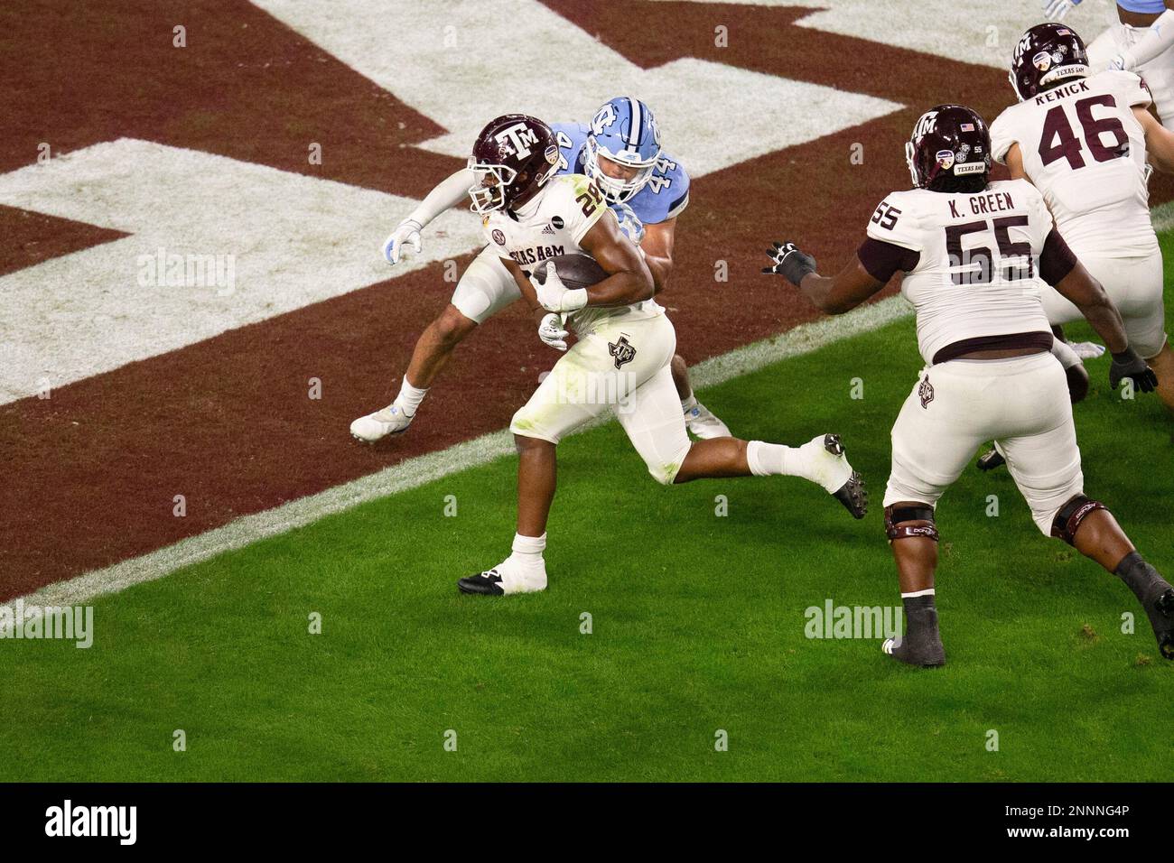 Texas A&M Aggies running back Isaiah Spiller (28) runs the ball in for ...