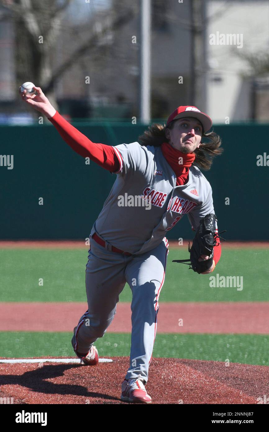 Sacred Heart University Pioneers pitcher Cooper Thompson (34) during ...